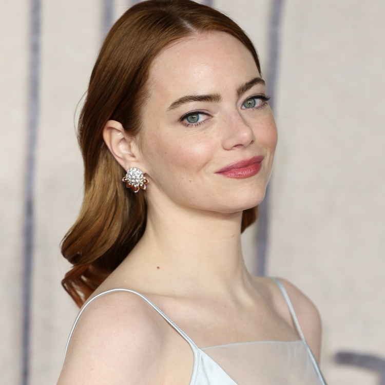 Evening Wear: Emma Stone’s Red Carpet Mastery as Our Muse | Notorious-mag